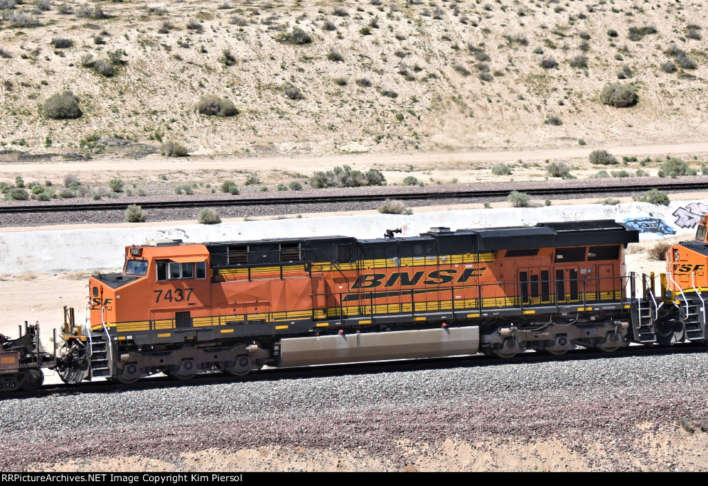 BNSF 7437